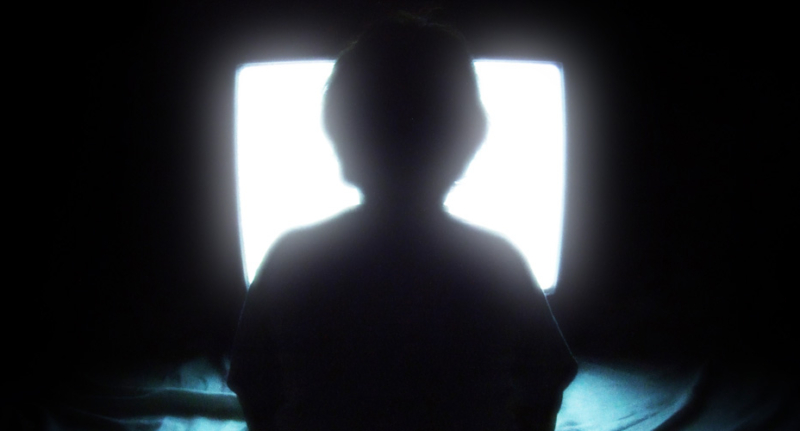 How should news organizations handle graphic content in the social ...